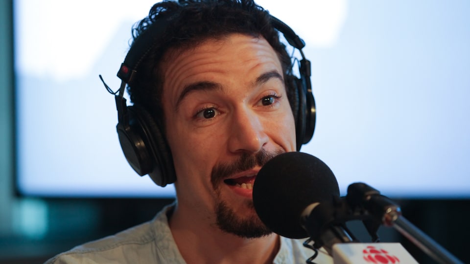 L’humoriste français Yacine Belhousse au ComediHA!