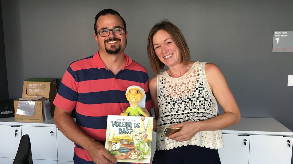 As-tu vu le voleur de bas? de Yannick Charette et Monique Legault