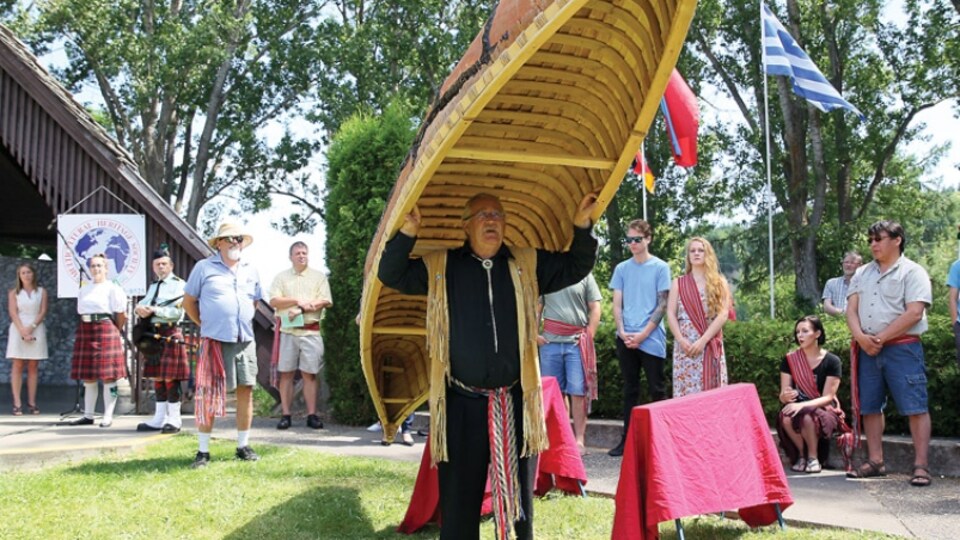 Canada 150 : Un canot traditionnel construit à Prince George
