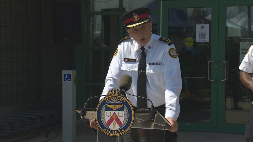 La police de Toronto étend son programme d’agents de quartier | Radio ...