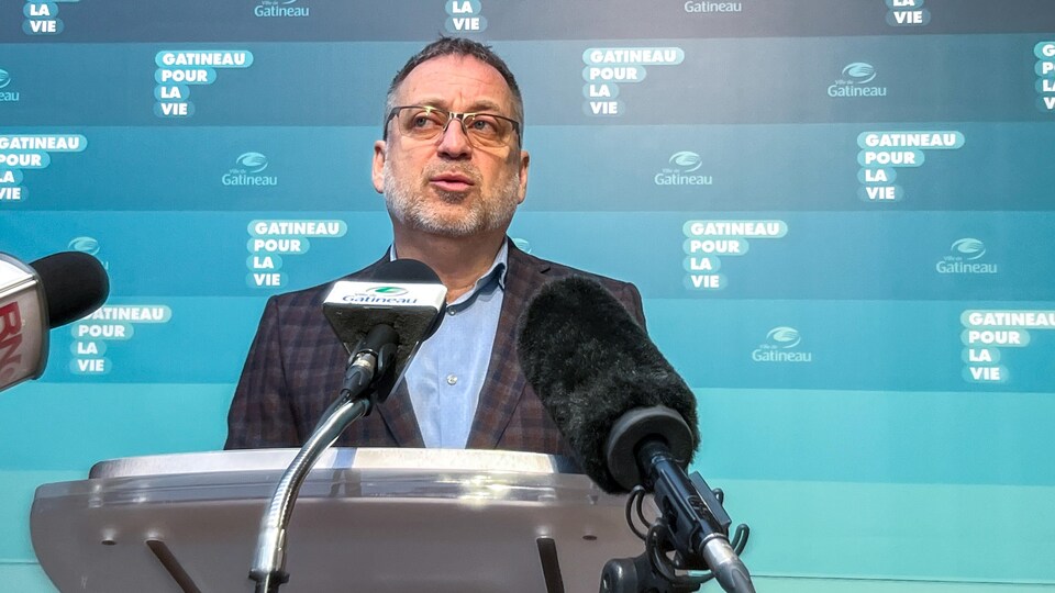 Daniel Champagne remplace France Bélisle à la mairie de Gatineau