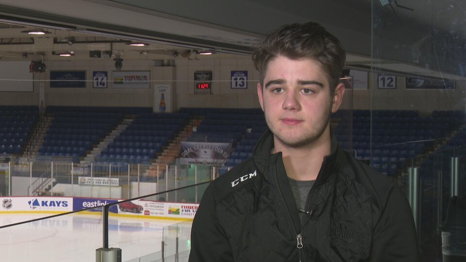 Le défenseur des Islanders de Charlottetown se réjouit du classement de ...