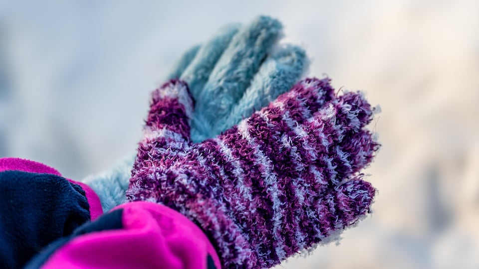 Jumeler des mitaines orphelines, une paire à la fois