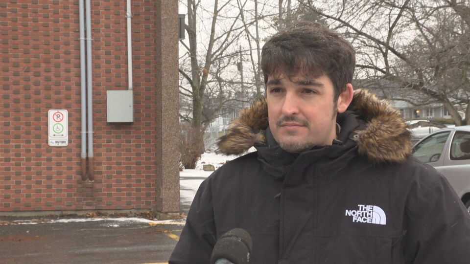 Le rôle crucial des concierges dans les écoles en temps de pandémie ...