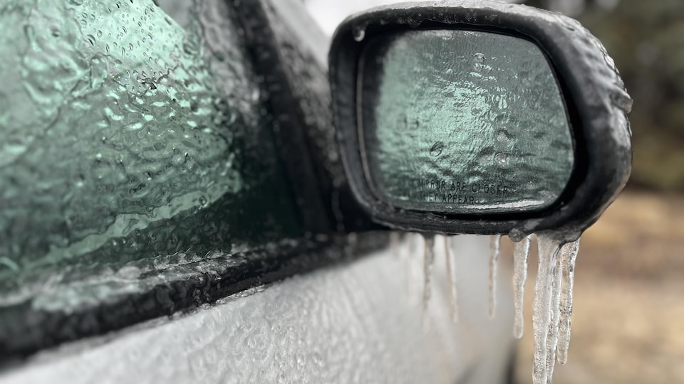 Le Centre-du-Québec et l’Estrie sont frappés par le verglas | Radio ...