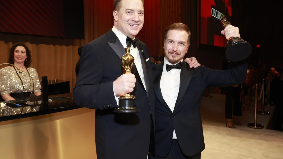 Tout, partout, tout à la fois remporte sept Oscars | MAJ | Radio-Canada