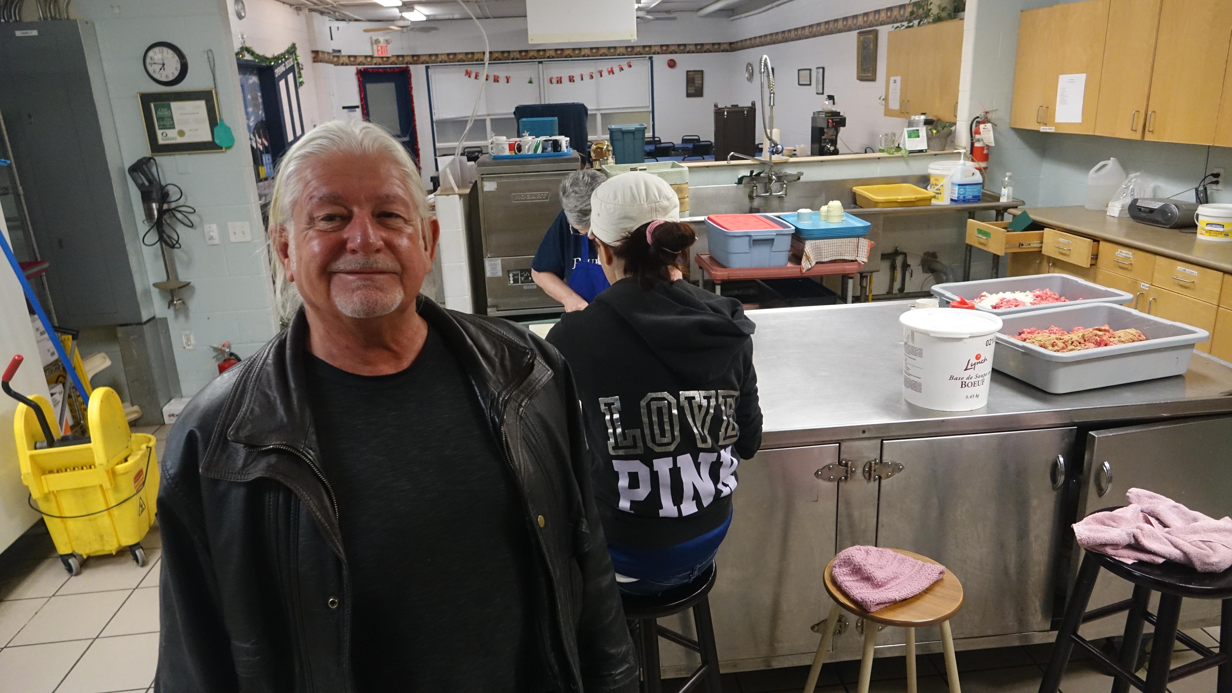 De chef-pompier à bénévole pour les démunis | OHdio | Radio-Canada