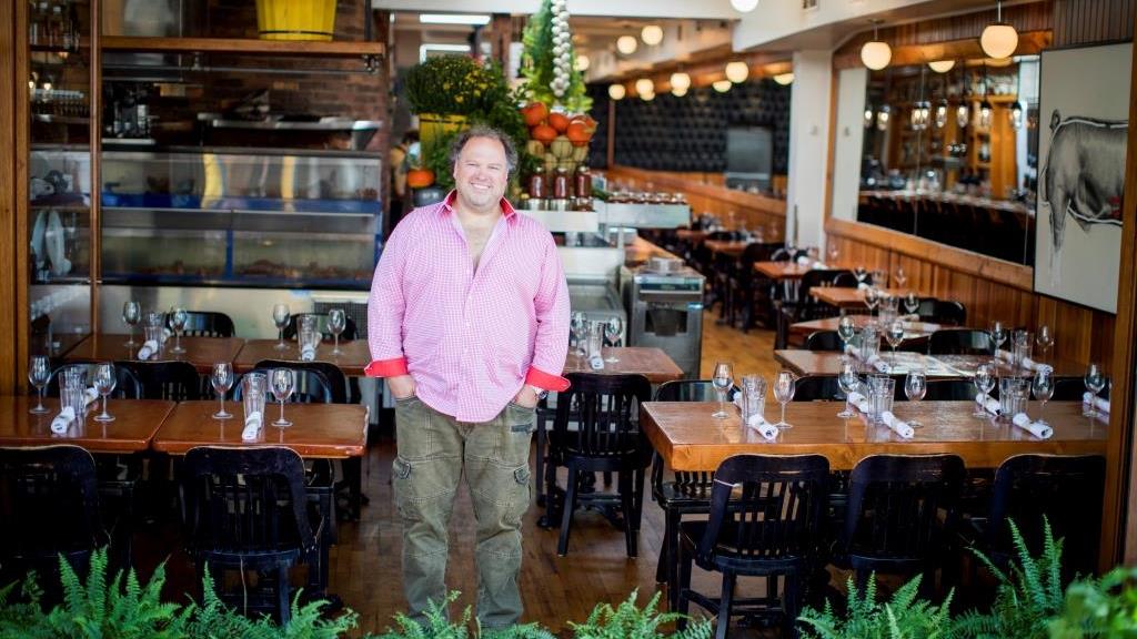 Le chef Martin Picard justifie les salaires des cuisiniers d'Au Pied de ...