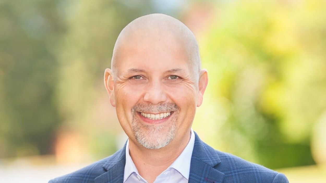 Adam Olsen nommé chef intérimaire du Parti vert de la Colombie ...