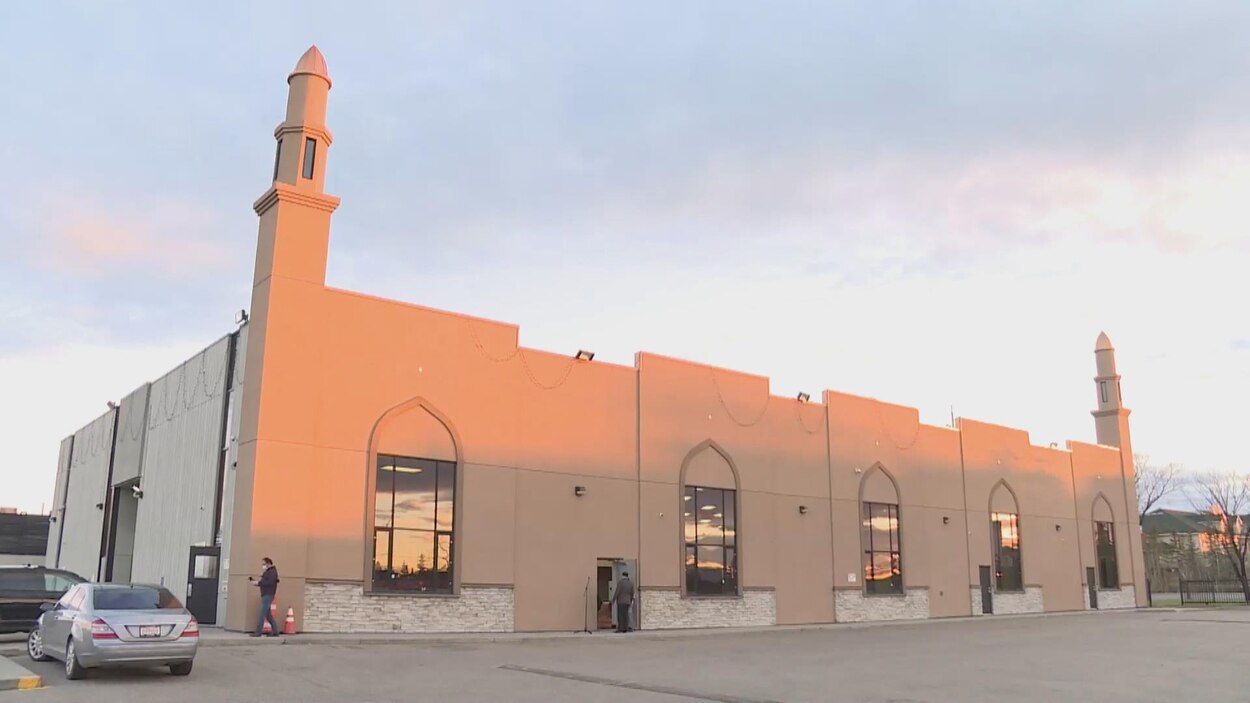 Une mosquée de Calgary diffuse son appel à la prière par haut-parleurs ...