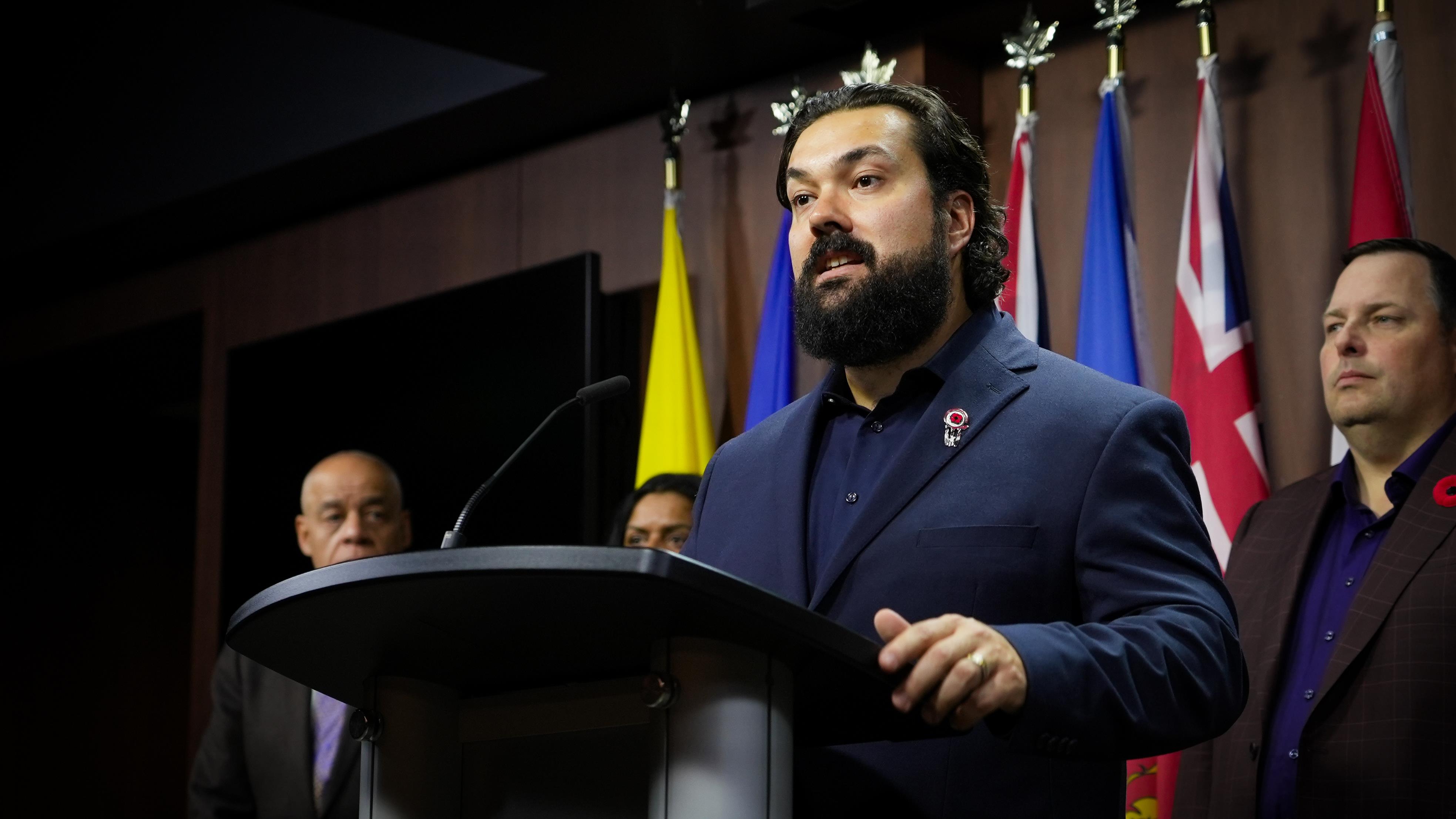 Compressions au fédéral : des fonctionnaires retiennent leur souffle ...