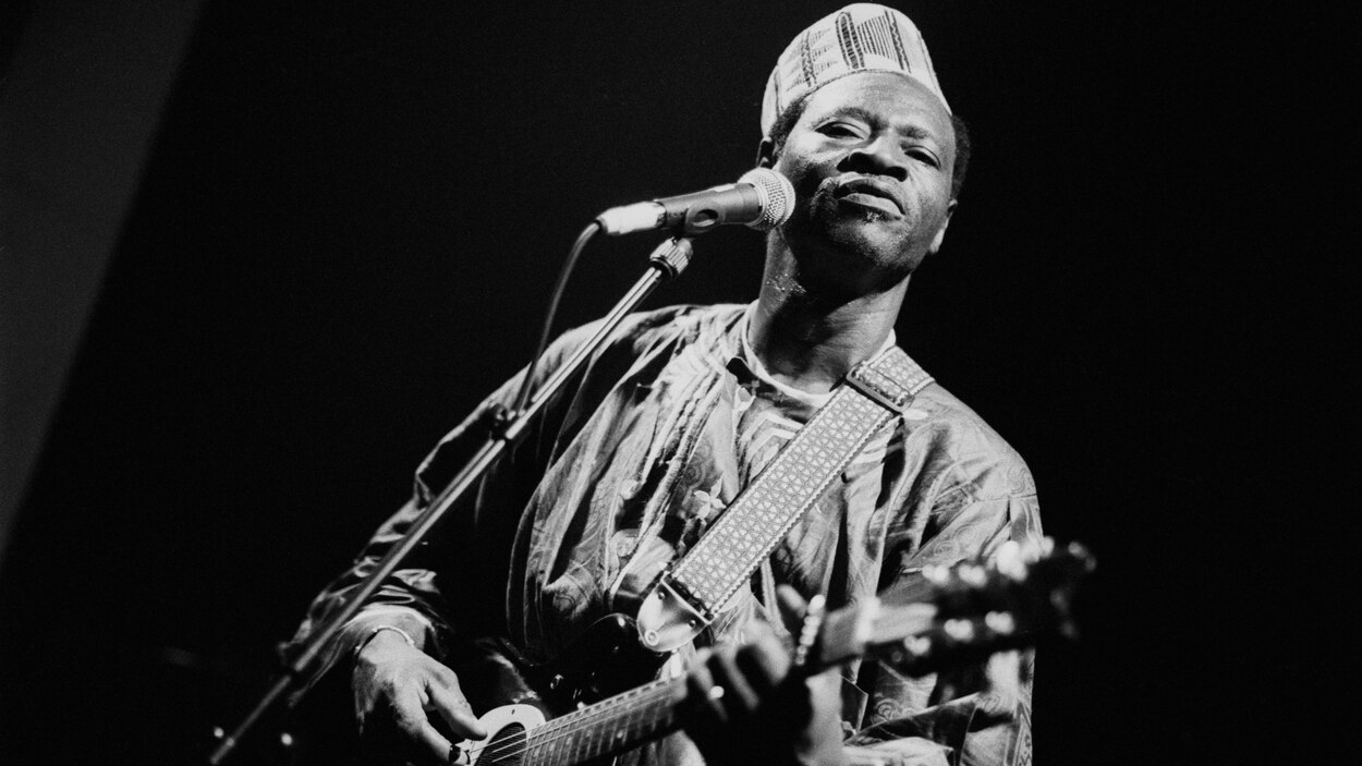 L’hommage de Djely Tapa à Ali Farka Touré, géant de la musique ...