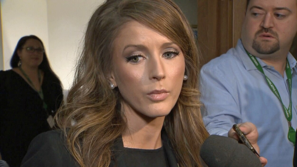 Congrès de l’AMRO : Amanda Simard forcée à rester sur les lignes de ...