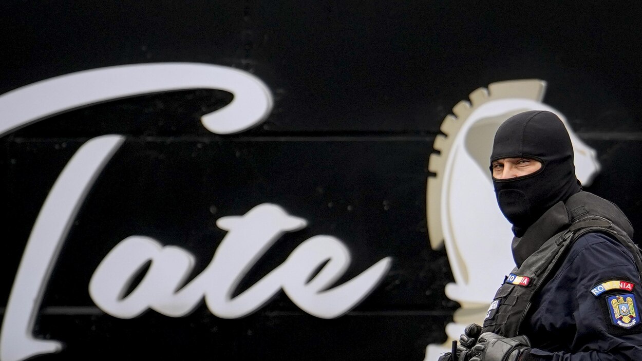 Perquisition à la résidence de l’influenceur Andrew Tate après de ...
