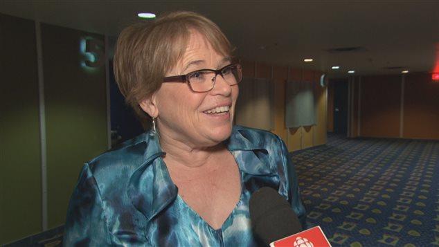 Anne Michaud accroche son micro