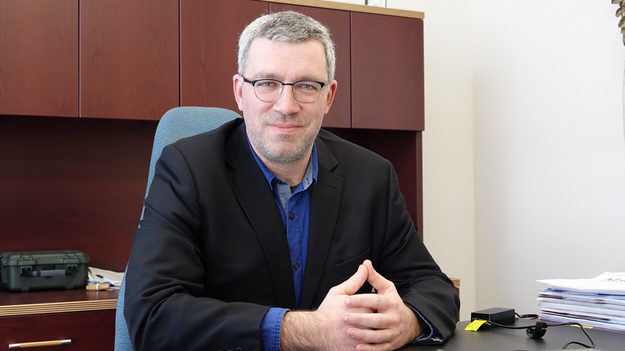 Le nouveau maire des Îles-de-la-Madeleine Antonin Valiquette assermenté ...