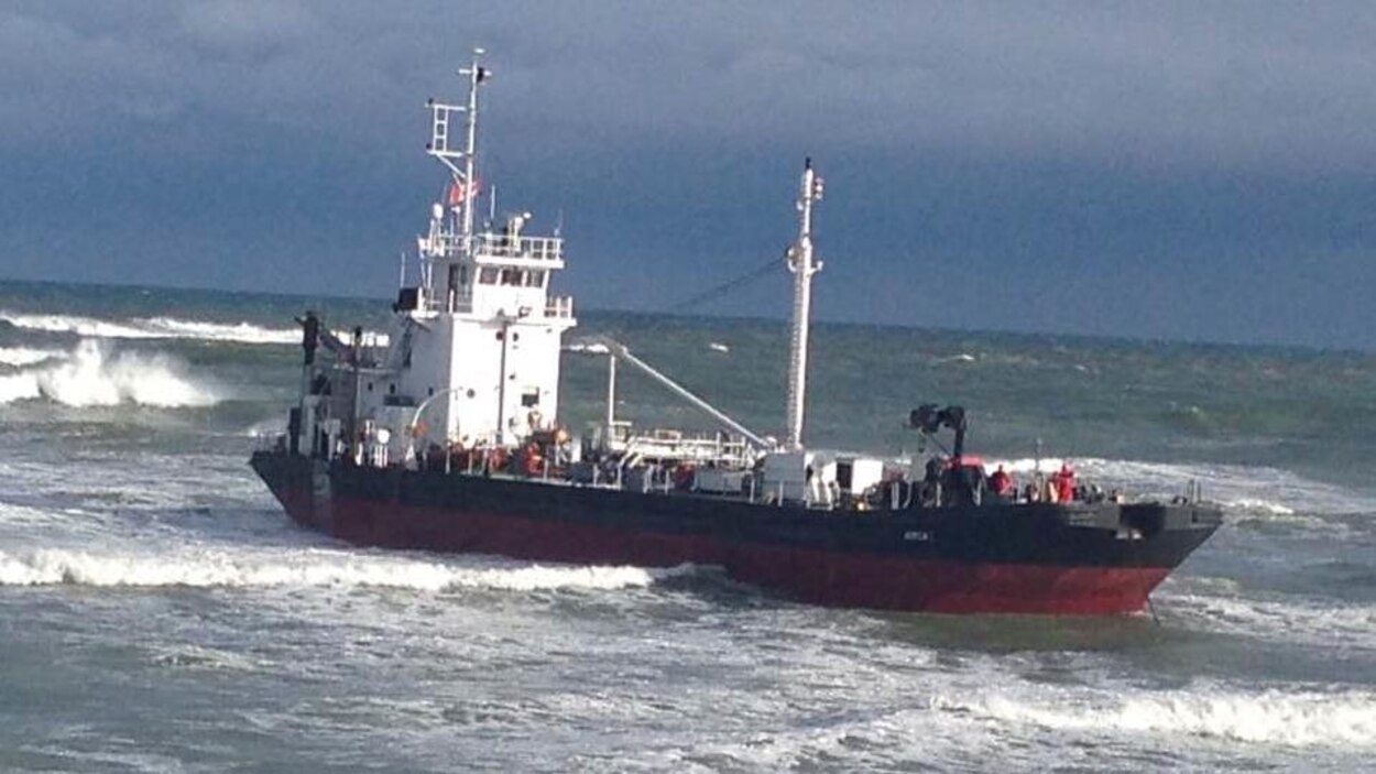 La tentative de remorquage du Arca 1 échoue au Cap-Breton | Radio-Canada