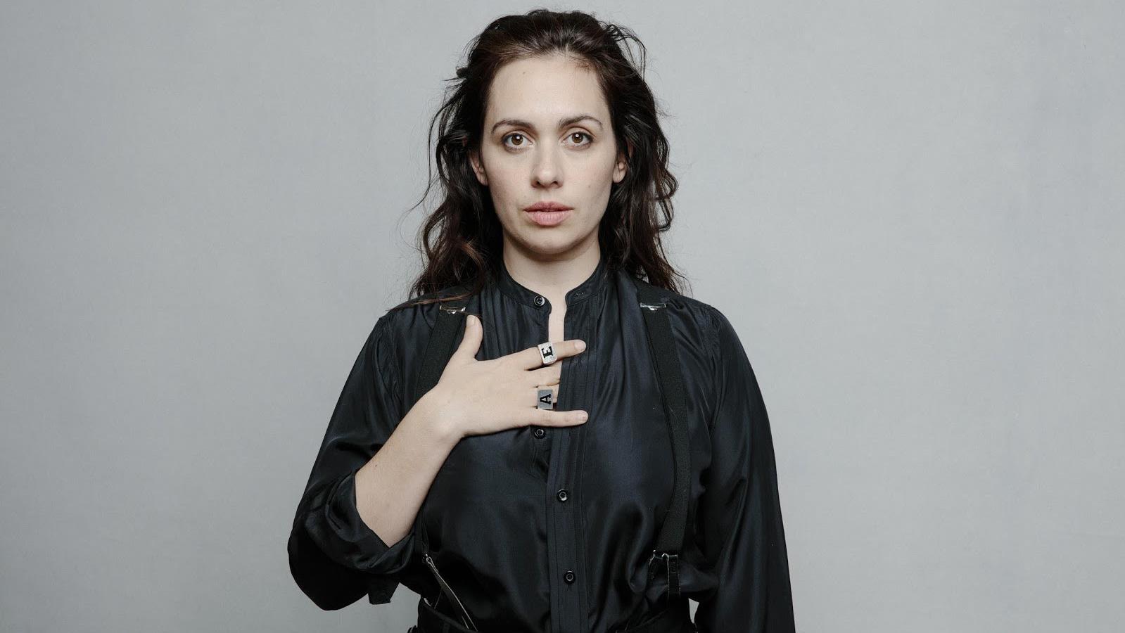 Ariel Engle lance un premier album électro | OHdio | Radio-Canada