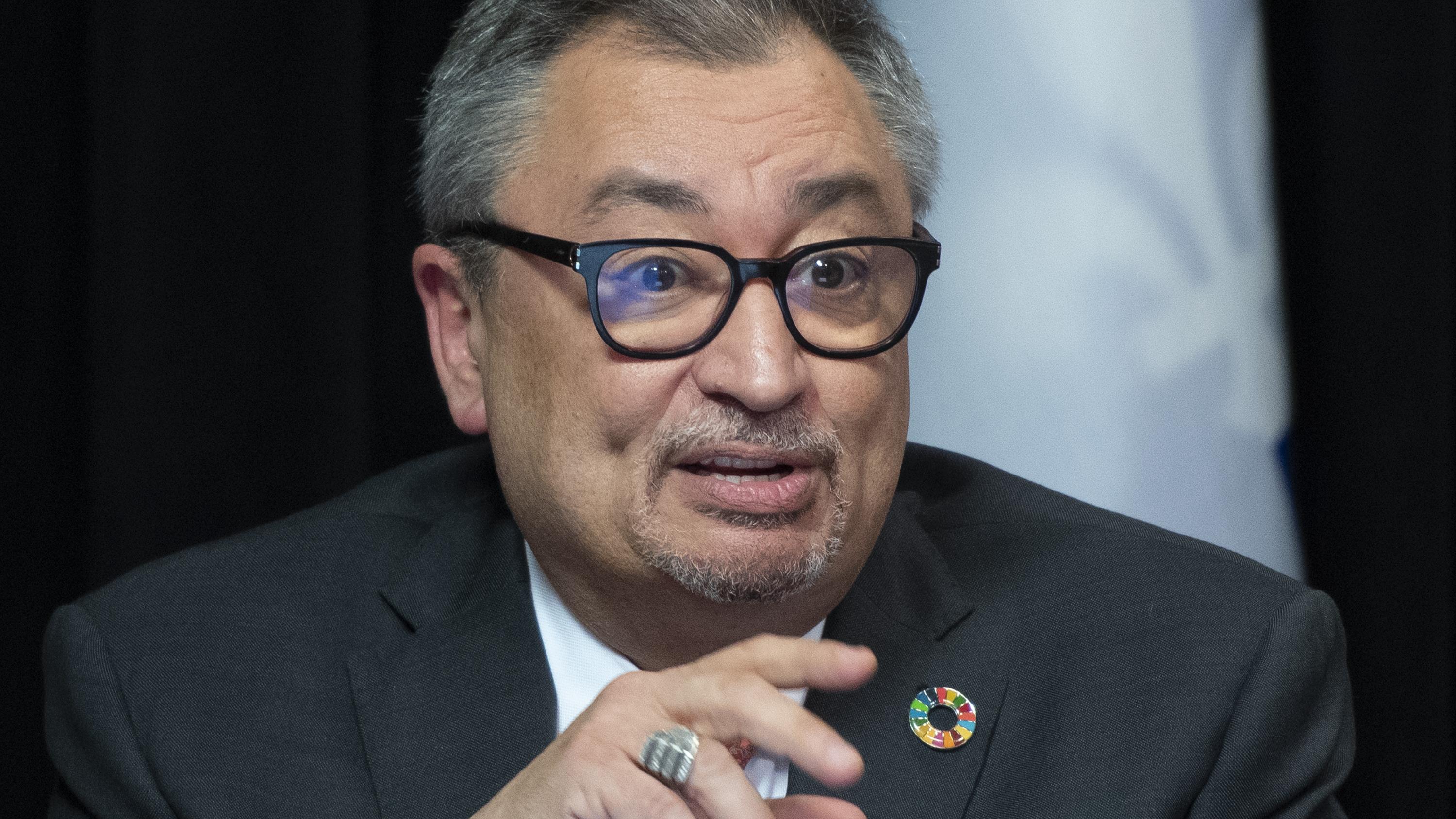 Dr Horacio Arruda détaille le plan de déconfinement | OHdio | Radio-Canada