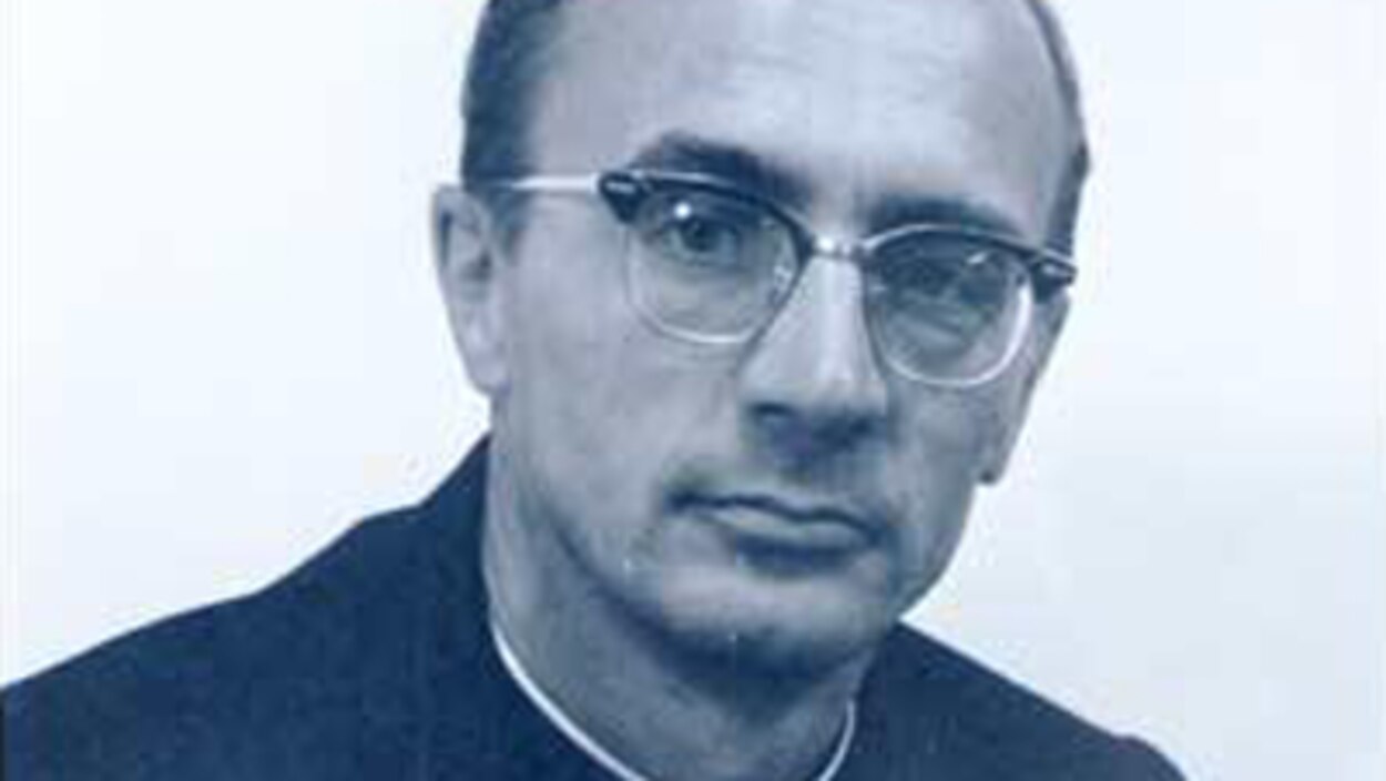 Le prêtre à la retraite Arthur Massé rejette toutes les accusations à ...