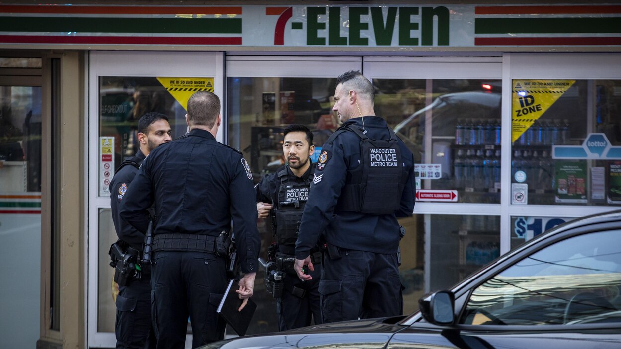 ’Number of people stabbed,’ suspect shot by police in downtown ...