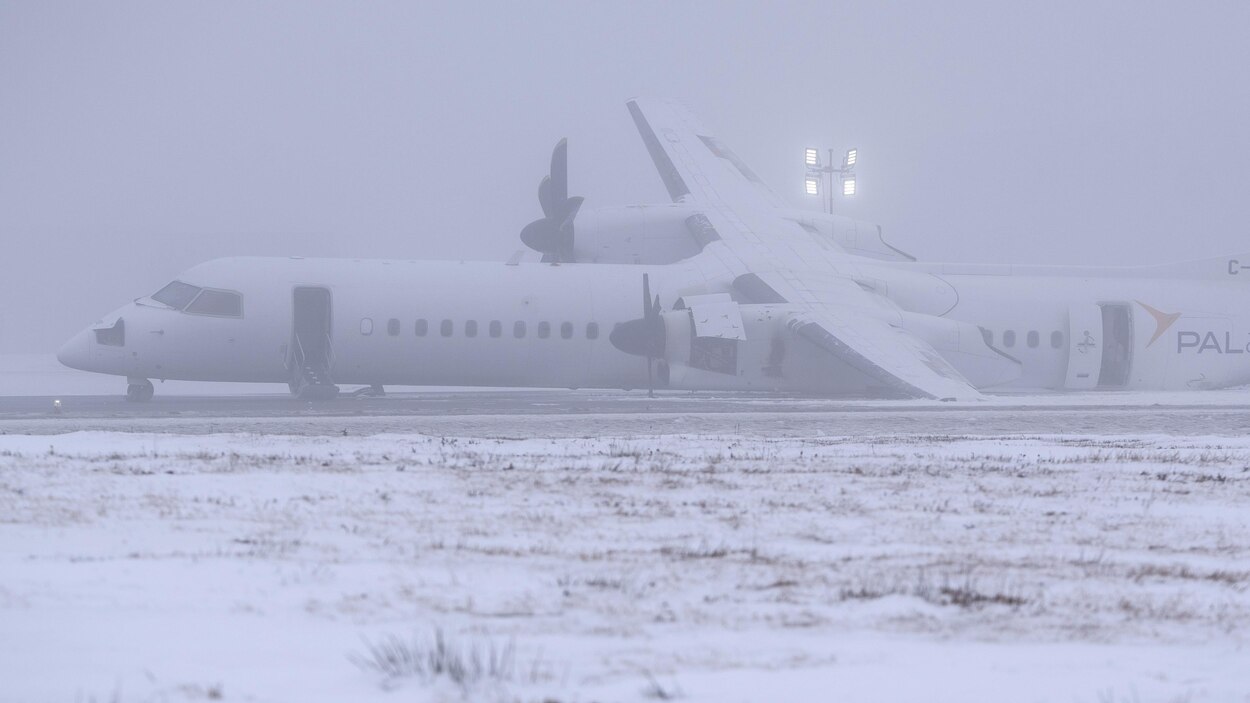 73 passagers évacués après un accident d'avion à l'aéroport d'Halifax ...