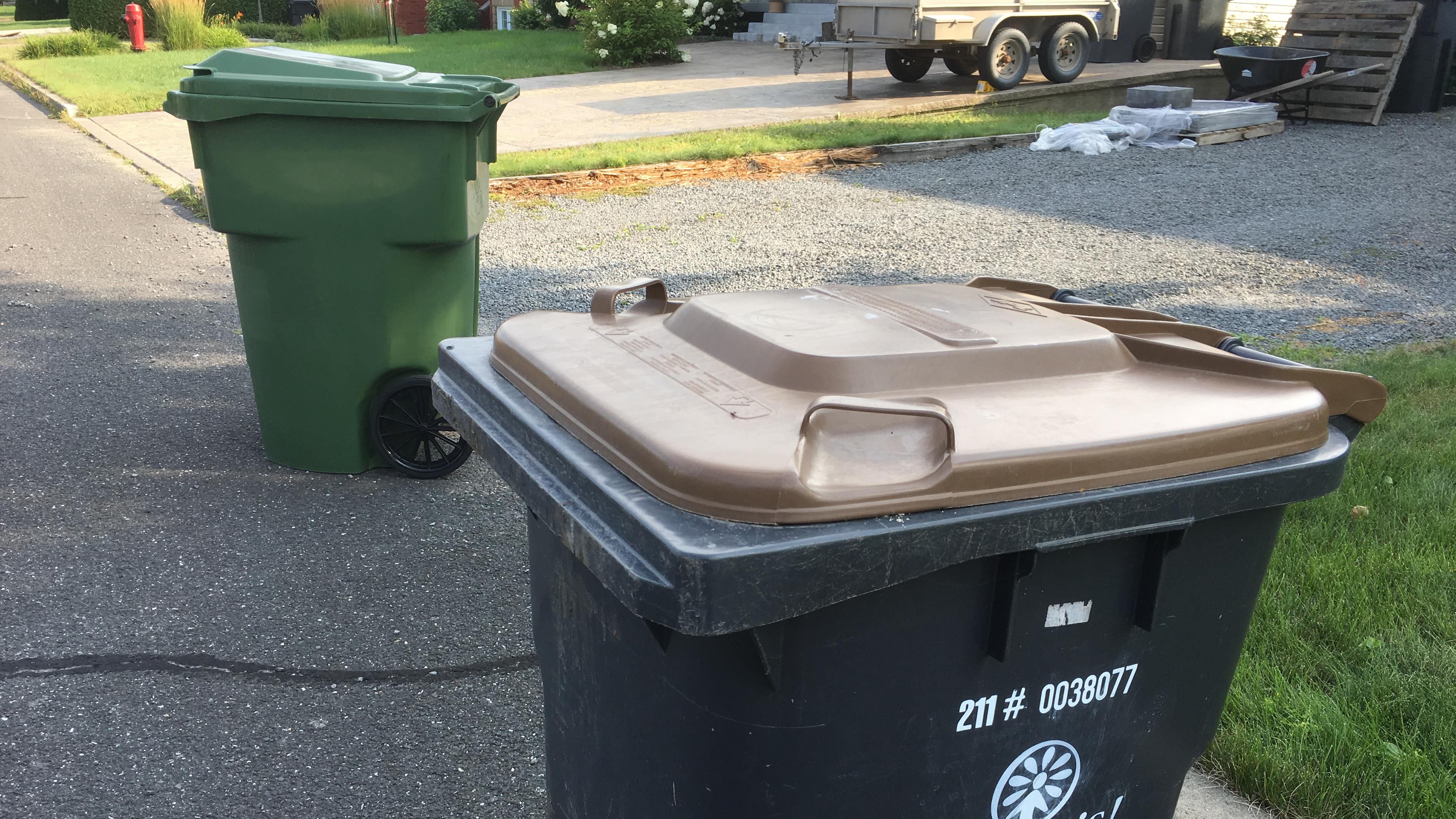 Des bacs bruns partout au Québec d'ici 2025 | OHdio | Radio-Canada