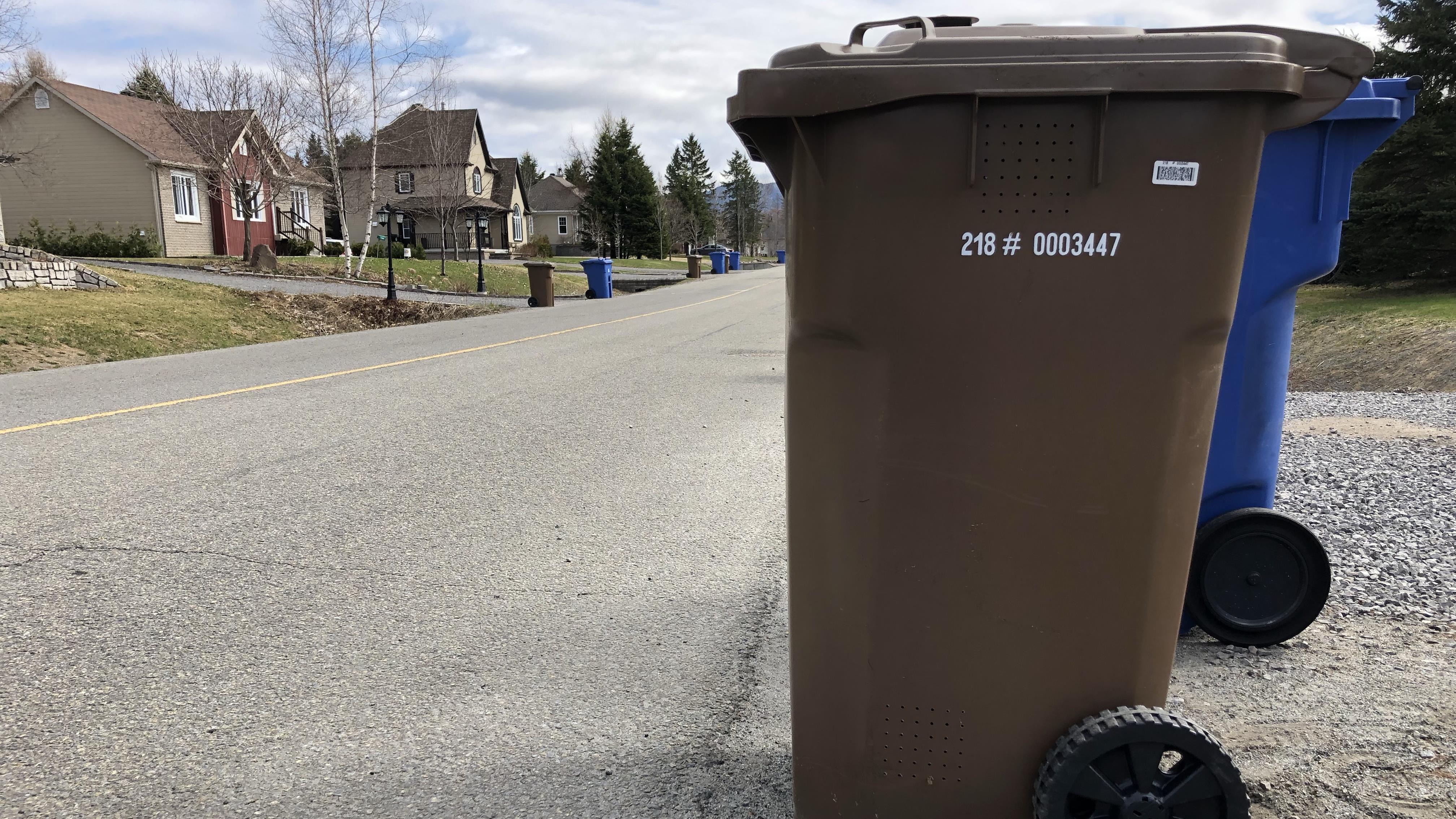 Des bacs bruns pour tous, explications du Pr Olivier | OHdio | Radio-Canada