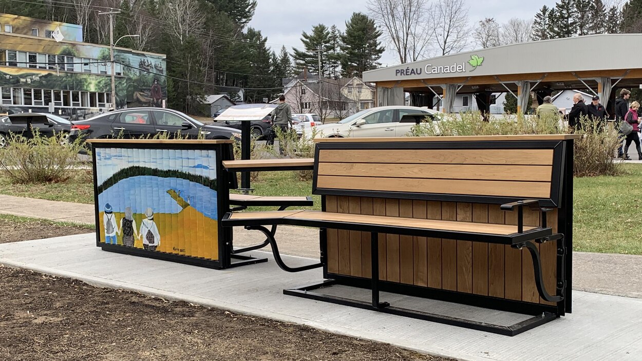 Des bancs pour unir les générations dans la MRC de Maskinongé | Radio ...