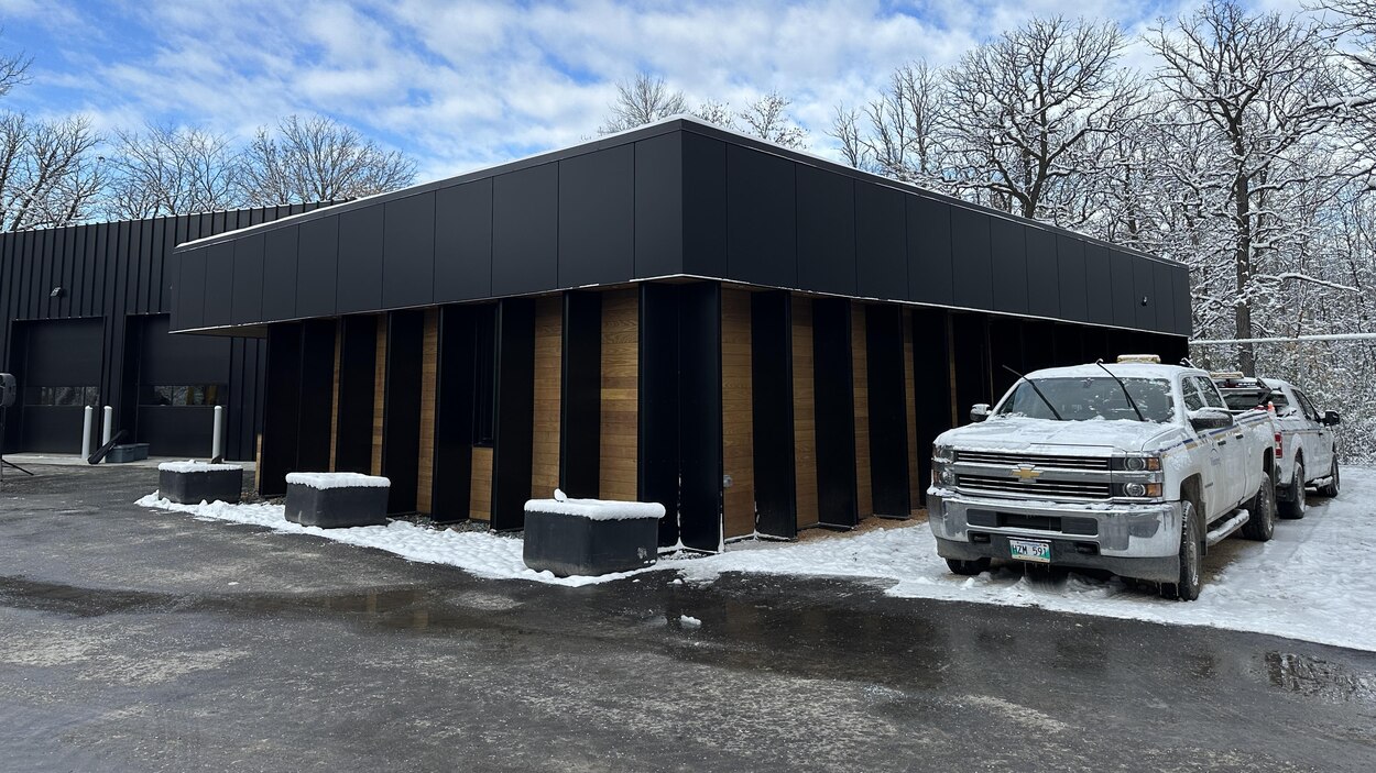 Le nouveau bâtiment des travaux publics dévoilé au parc Saint-Vital ...