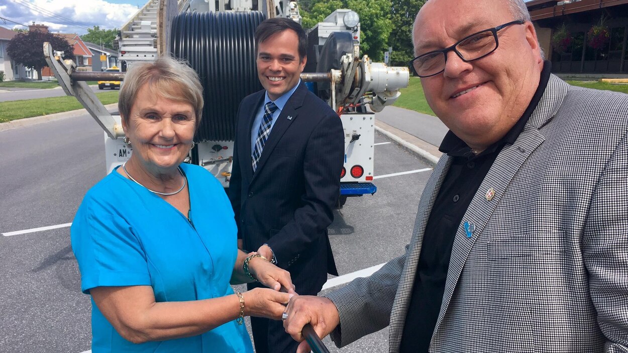 Fibre optique : Bell investit des millions à Hawkesbury et Grenville ...