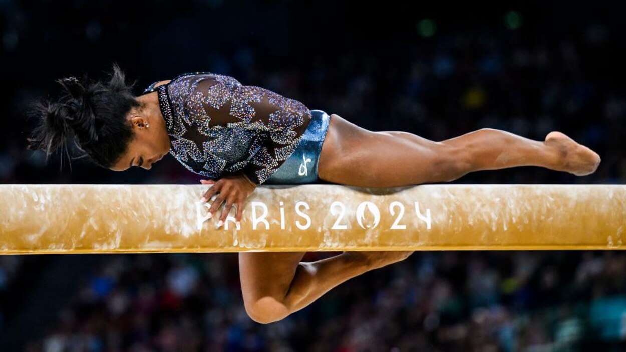 Simone Biles époustouflante à son entrée à Paris - Jeux olympiques ...