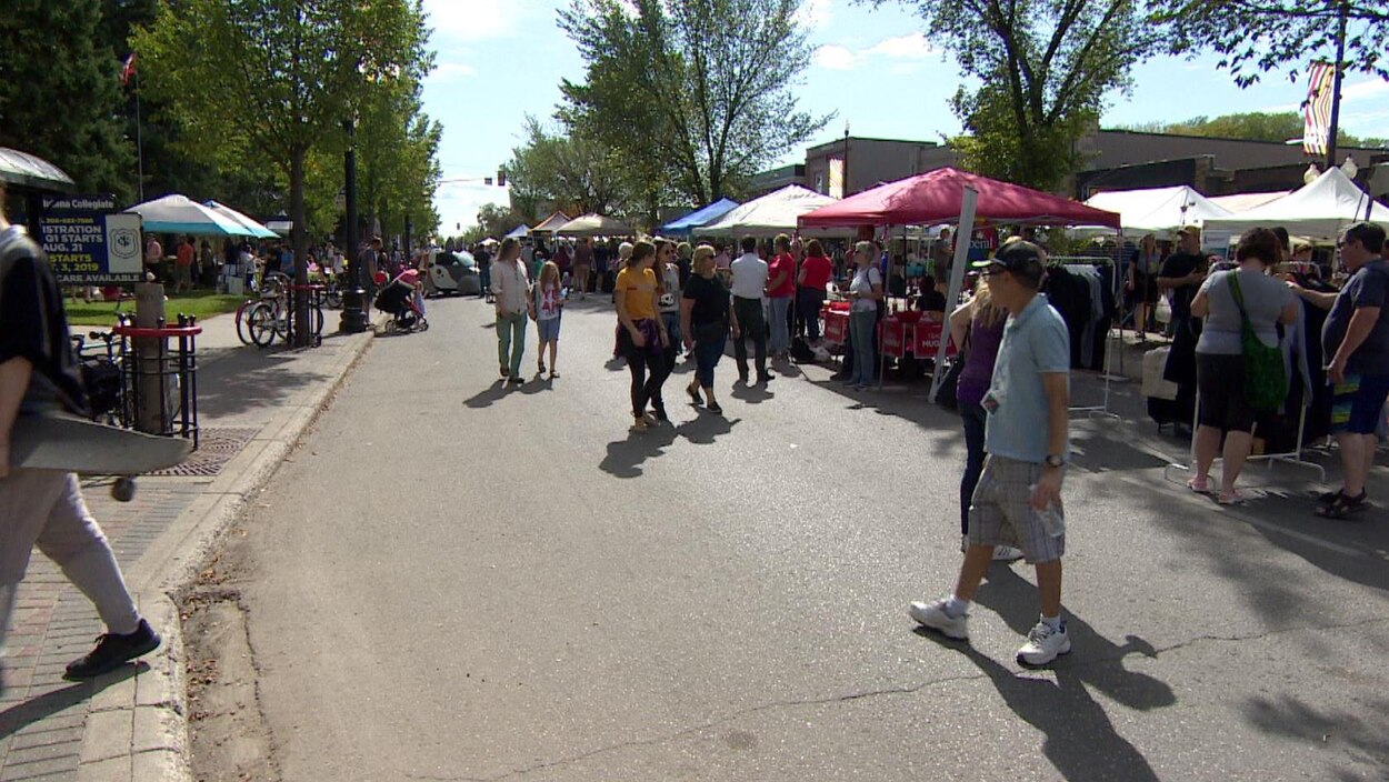 Des milliers de personnes à la foire annuelle de Saskatoon | Radio-Canada