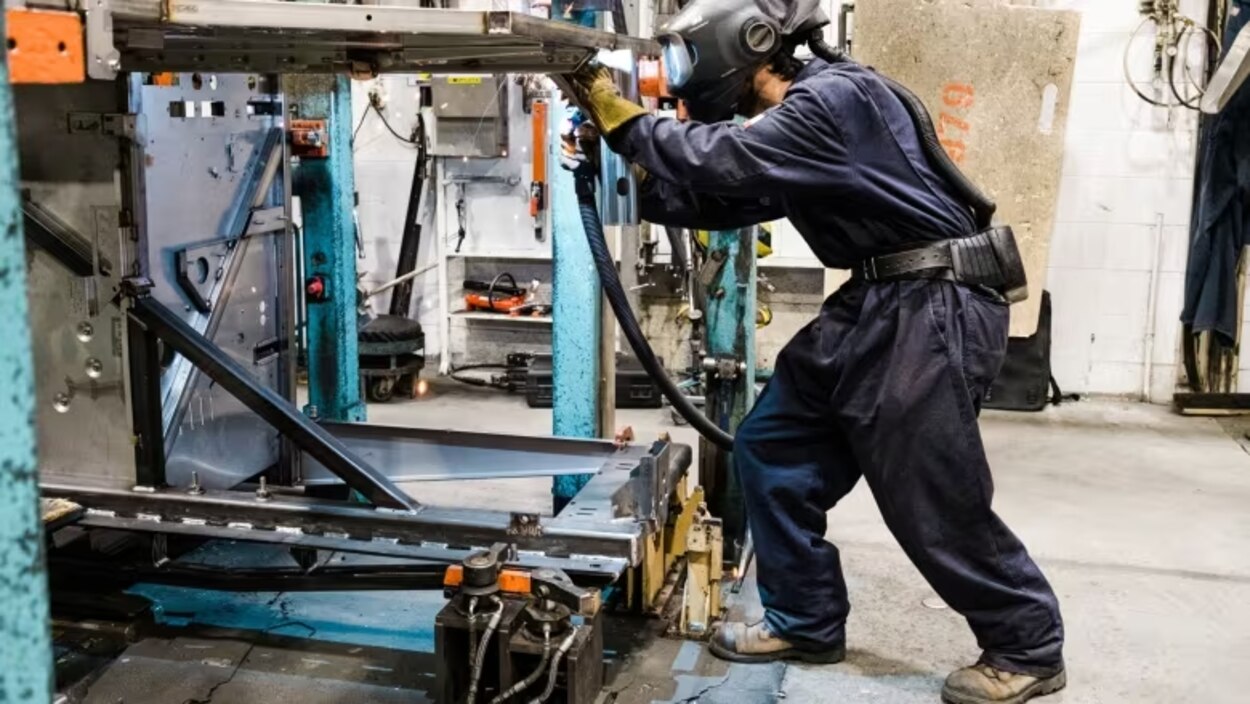 Canada’s economy hasn't grown since May, new GDP numbers for August ...