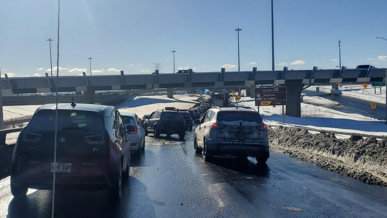 Bouchon de circulation à la tête des ponts à Québec | Radio-Canada