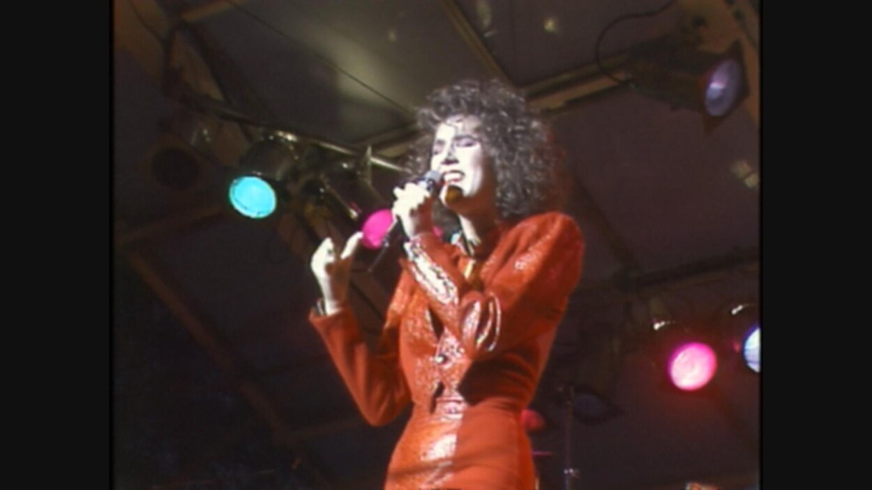 En vidéo : la fois où Céline Dion a semé la controverse en chantant en ...