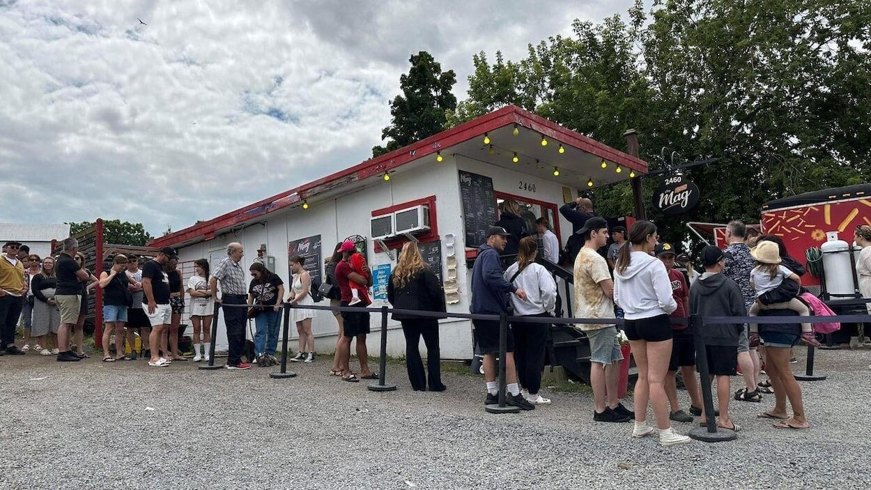 Poutine lovers descend on small Quebec island after review goes viral ...