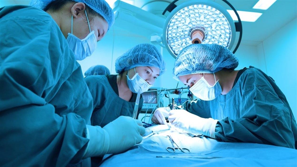 Une nouvelle plaque dynamique pour les grands traumatisés crâniens ...