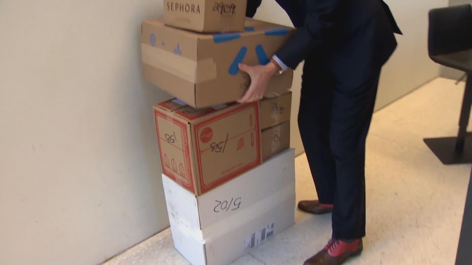 Livraison de colis : facteurs et factrices « travaillent sans arrêt ...