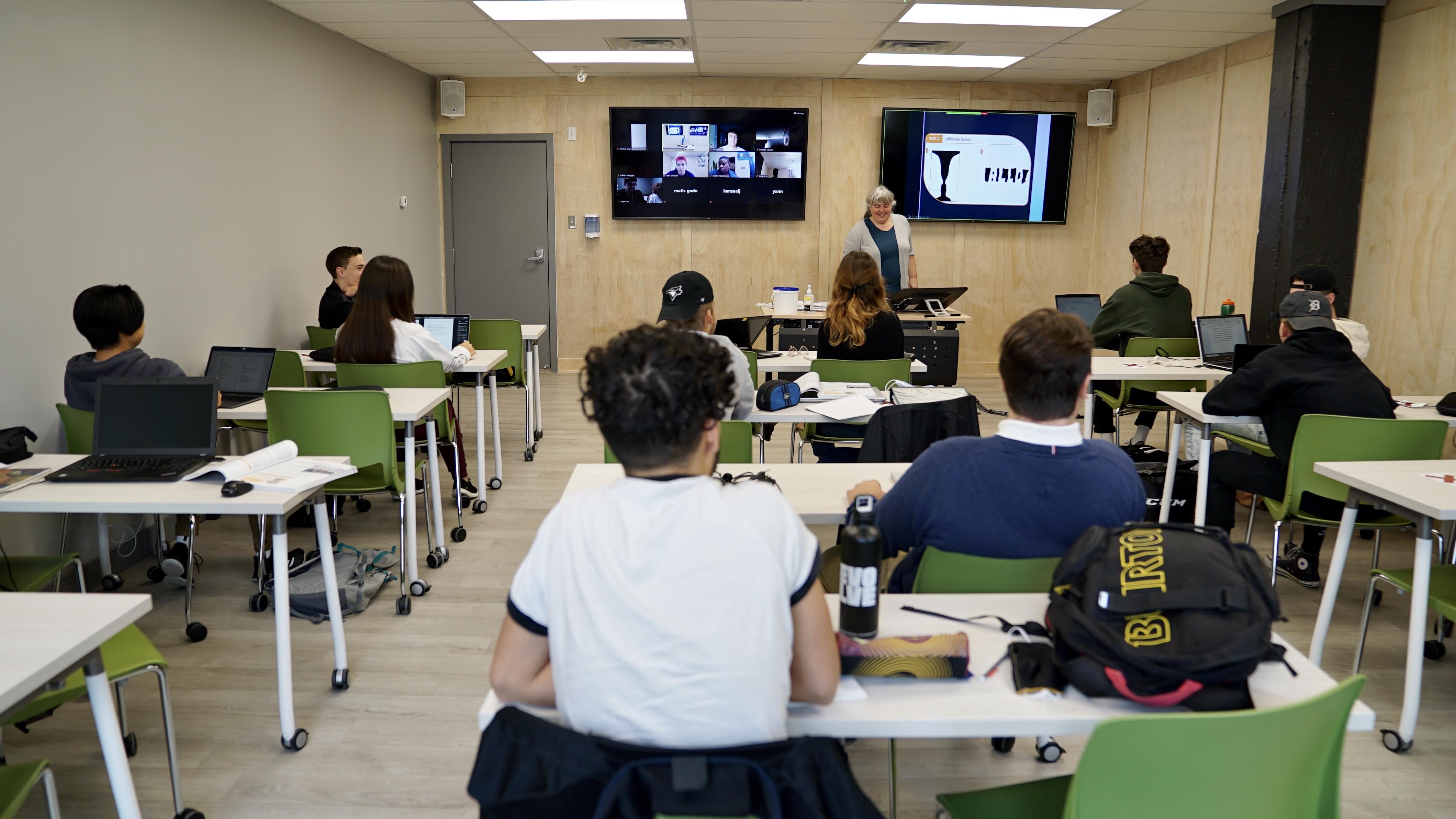 Collège Universel : quand la technologie s’amène en salle de classe ...