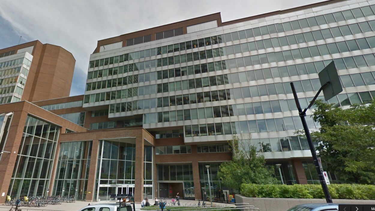 C'est la fin pour le YMCA du Complexe Guy-Favreau | Radio-Canada