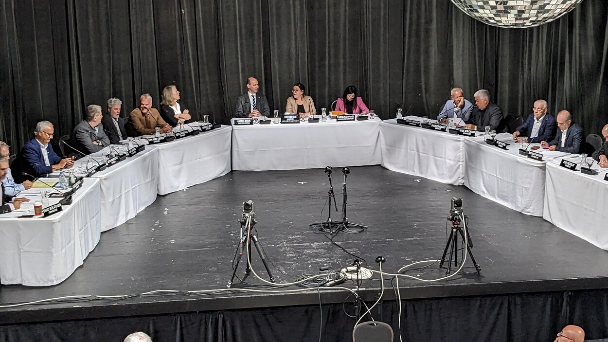 Plan d’un milliard sur sept ans à Saguenay : aux élus de décider, dit Julie Dufour | Radio-Canada