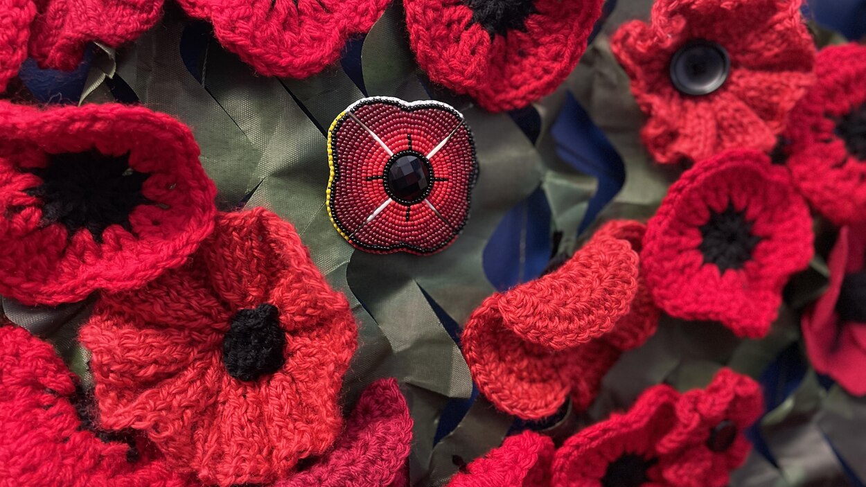 Honouring Indigenous veterans with beaded poppies | Radio-Canada.ca