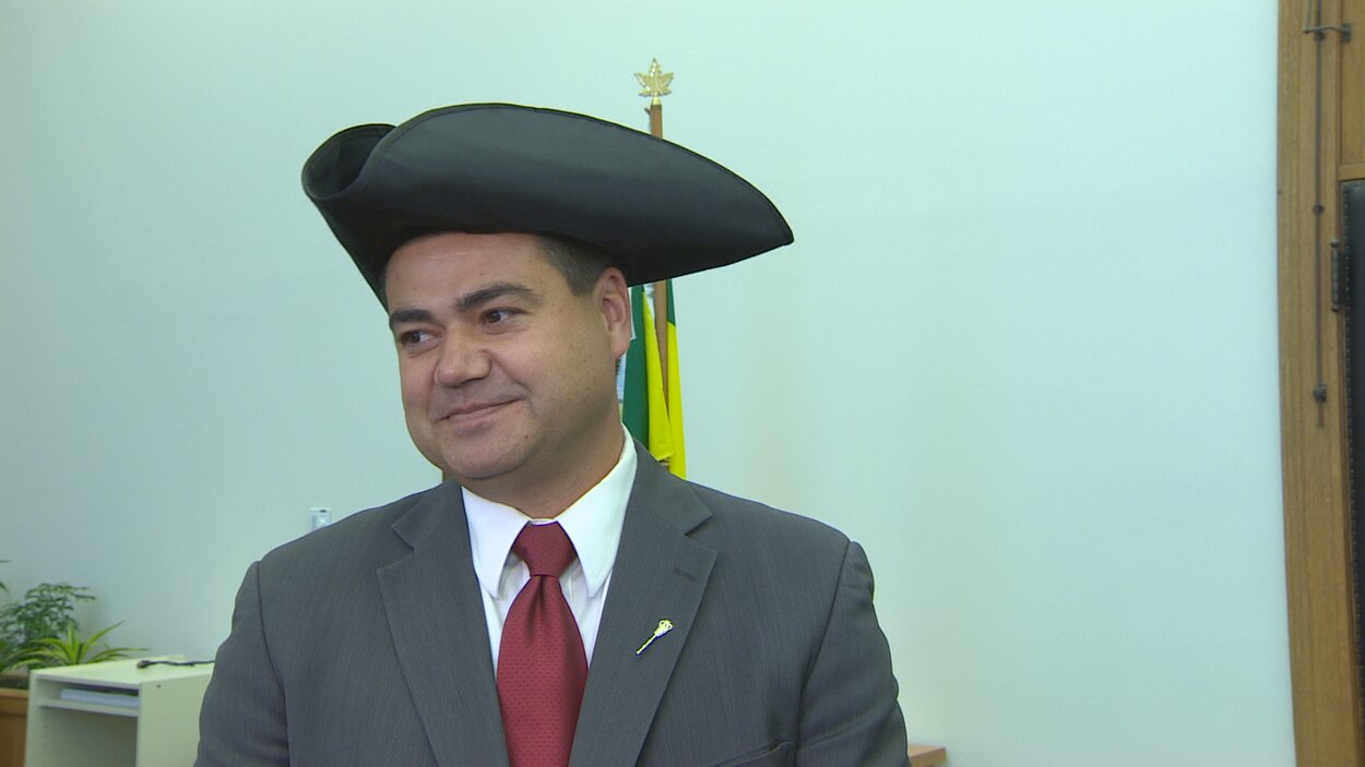 Le président de l'Assemblée législative fait le saut en politique ...