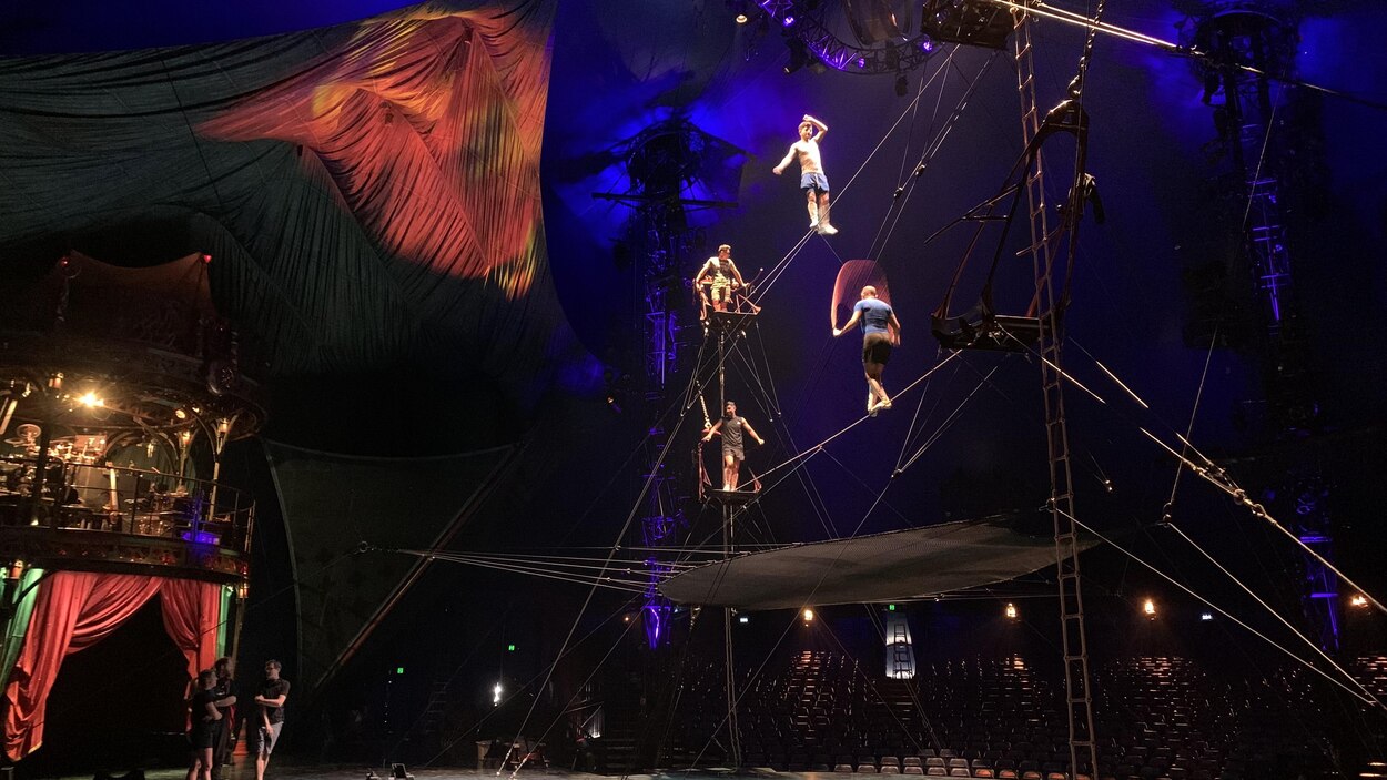 Dans les coulisses du spectacle Kooza | Radio-Canada