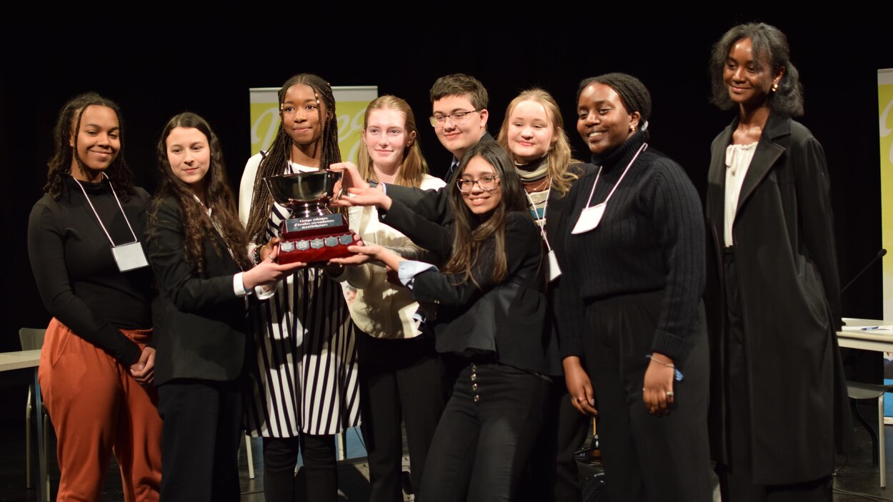 Le Collège Louis-Riel à nouveau champion de la Coupe éthique à l’USB ...