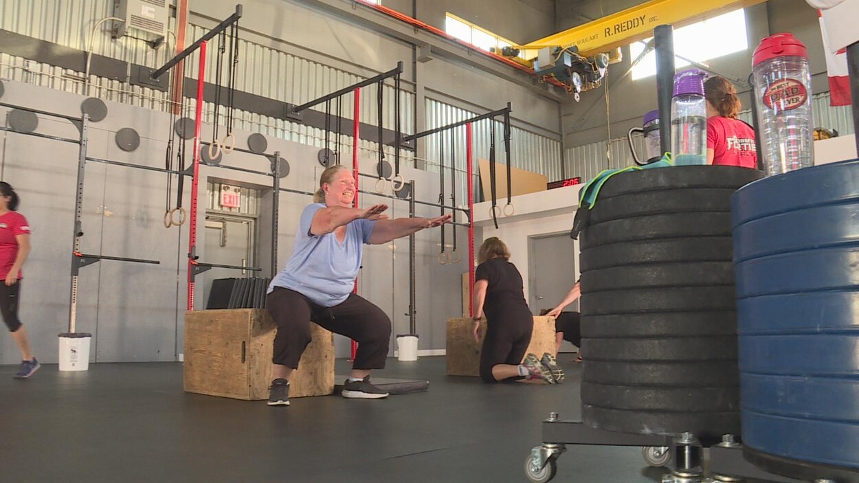 Pratiquer le CrossFit à 60 ans | Radio-Canada