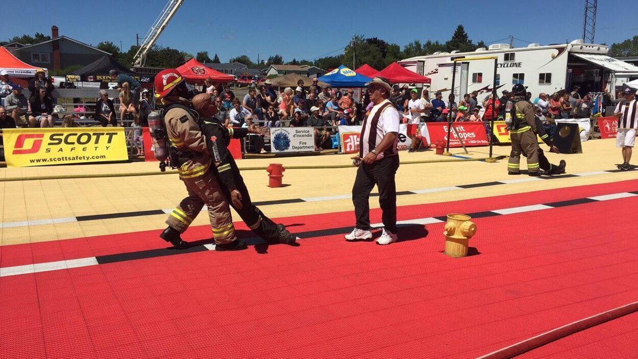 Des pompiers du Canada mettent leur savoir-faire à l’épreuve à ...