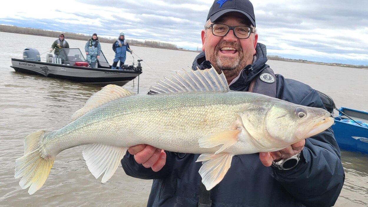 Les inondations compliquent le travail des pêcheurs, mais les poissons ...