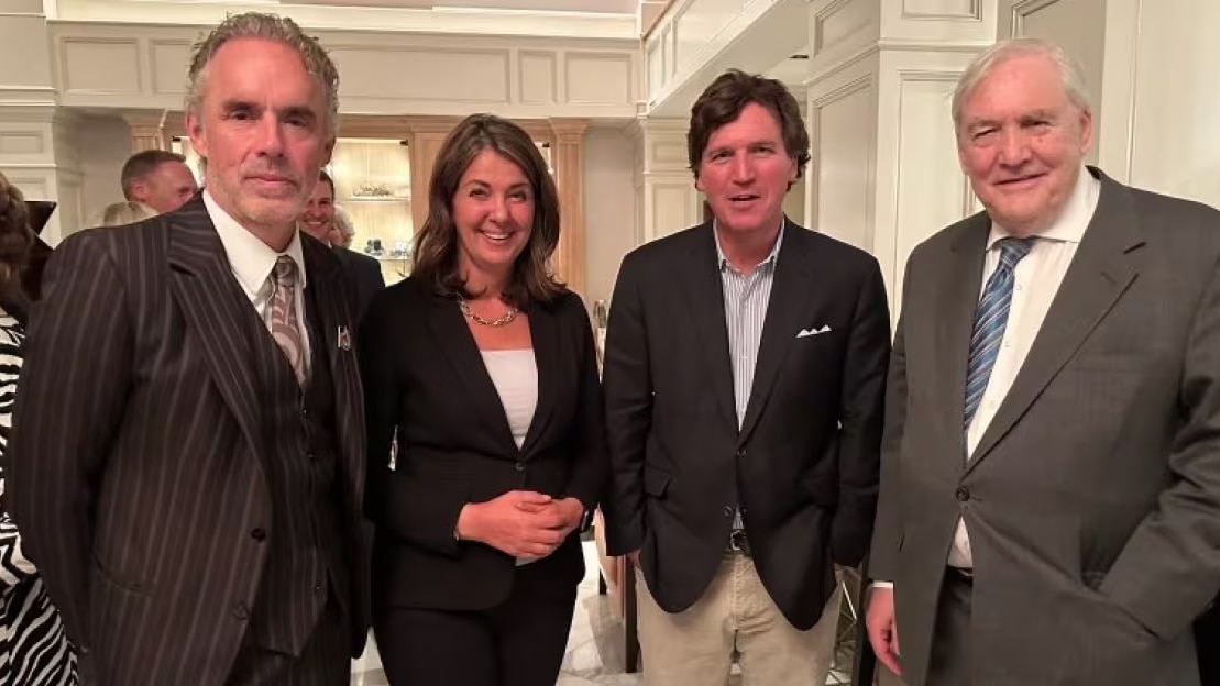 Tucker Carlson sur scène avec Danielle Smith | OHdio | Radio-Canada